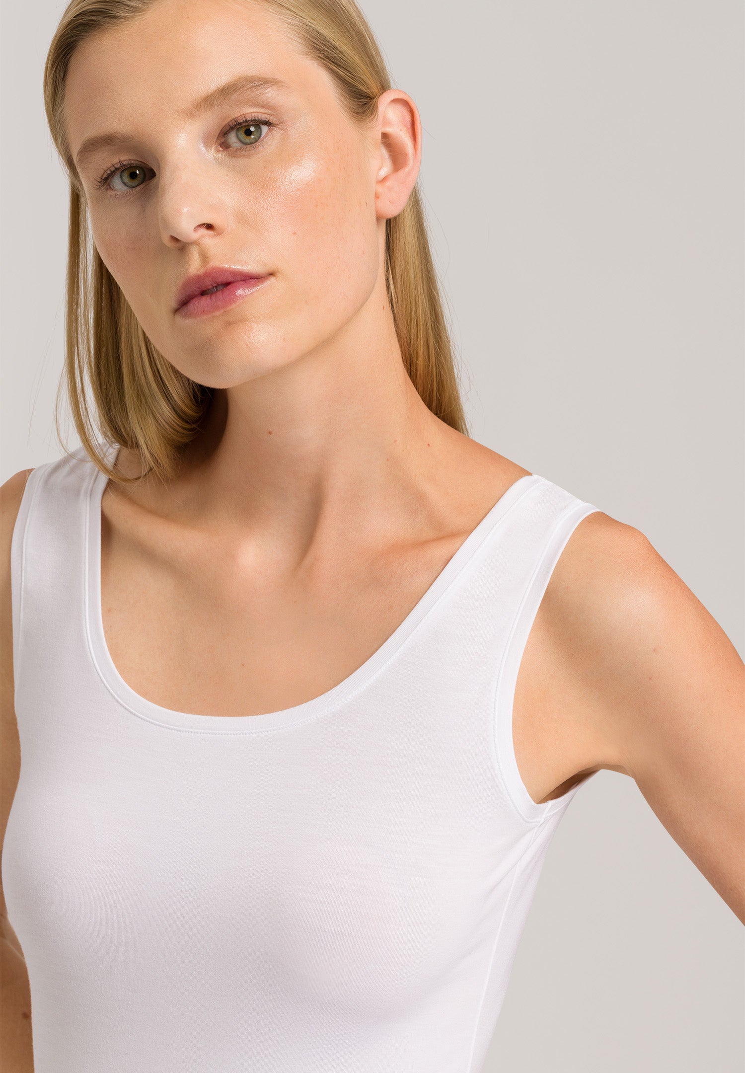 Soft Touch Round Neck Tank Top | White 71257-101 – HANRO